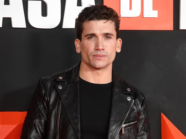 Jaime Lorente anuncia con una preciosa fotografía familiar el ...